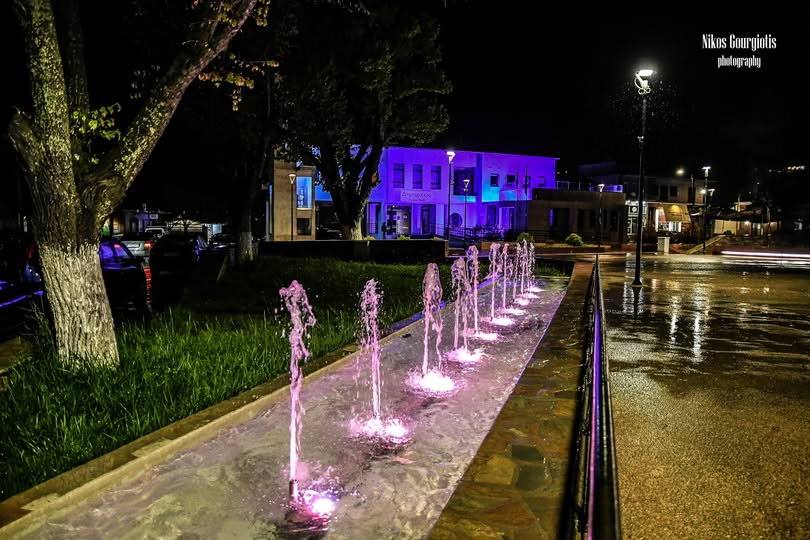 Στα μπλε για τον αυτισμό το Δημαρχείο Αγιάς - kosmoslarissa