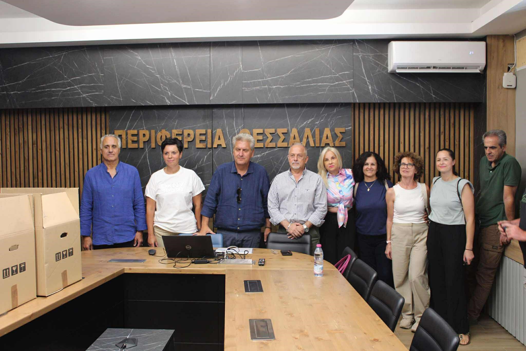 Ηλεκτρονικοί υπολογιστές σε παιδιά πολυτέκνων - ThessaliaNews